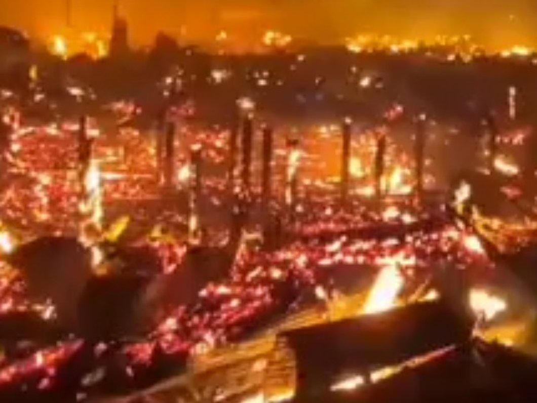 Inferno: Major fire destroys more than 30 houses