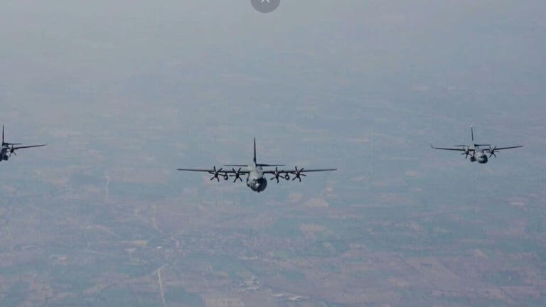 IAF Rafales, Sukhois' Sindoor formation marks Republic Day fly-past ...