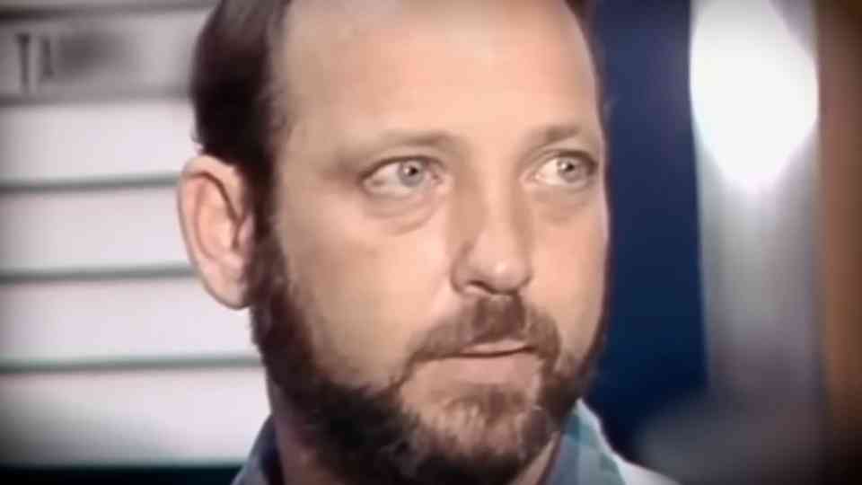 Father executes son’s abductor on live television