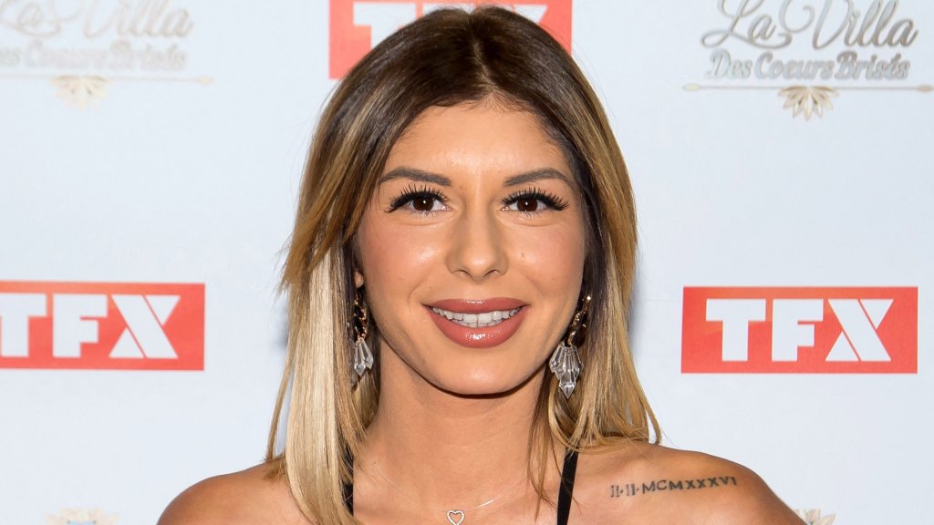 Sarah Lopez va de nouveau être maman : elle officialise sa grossesse ...