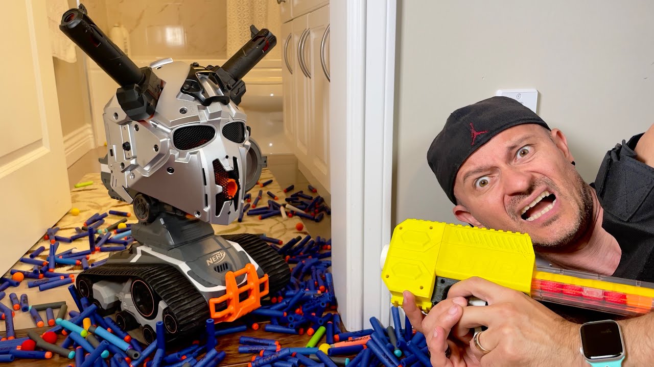 Nerf war: Evil tank battle!
