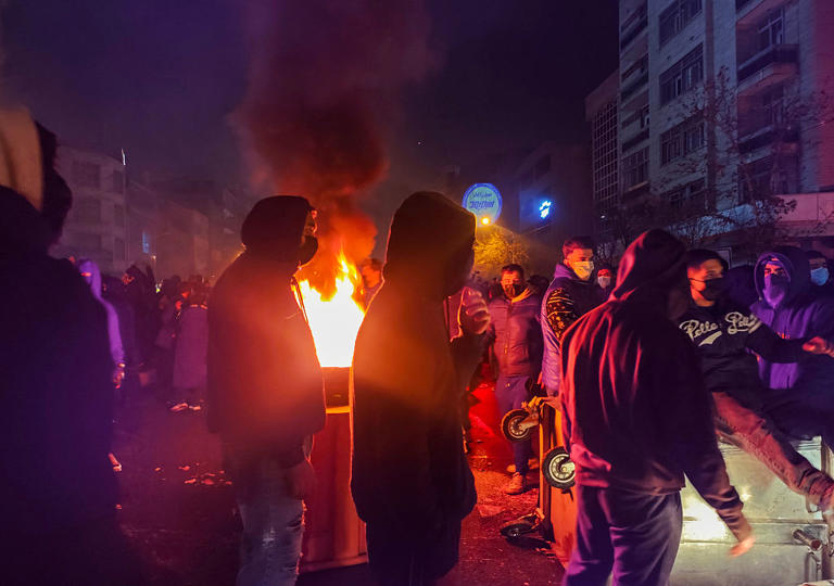 Trump pushes anti-government efforts in Iran