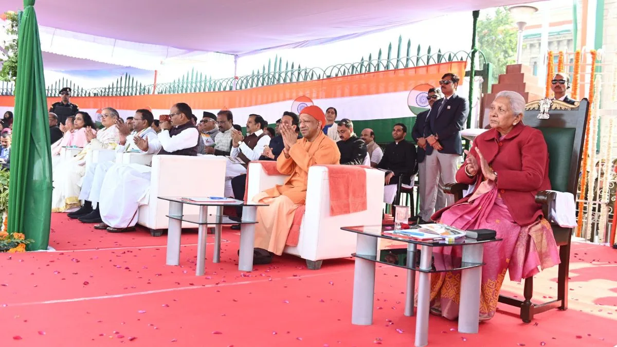 UP Governor Anandiben Patel unfurls national flag in front of the ...