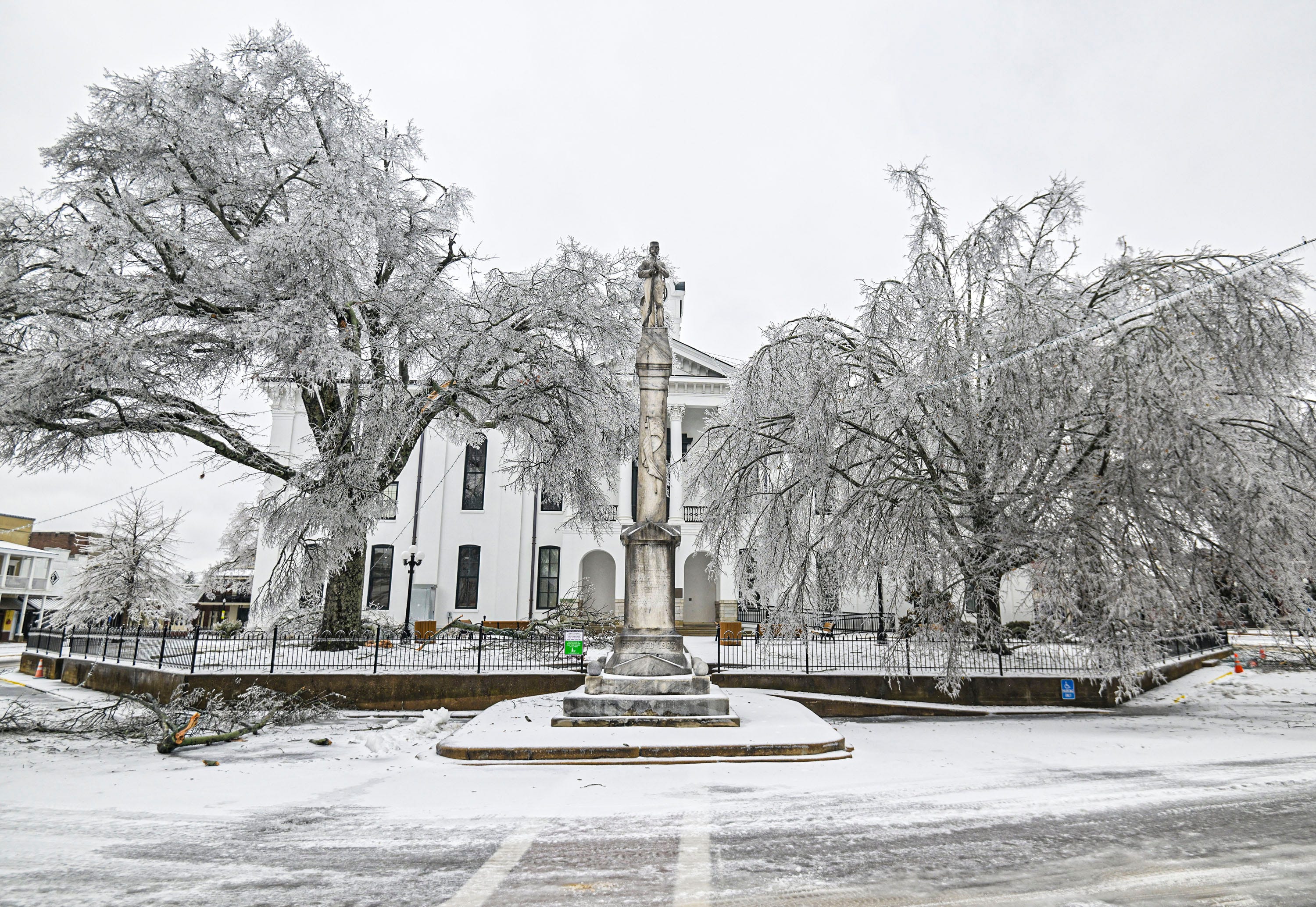 Nearly 120,000 still without power in Mississippi. When will power come on?
