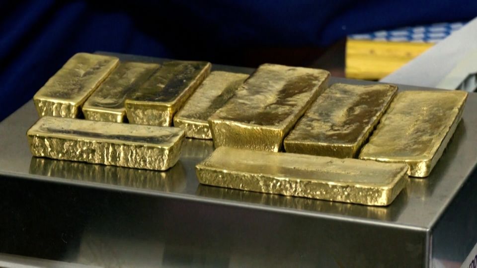 Gold surges to record $5000 price