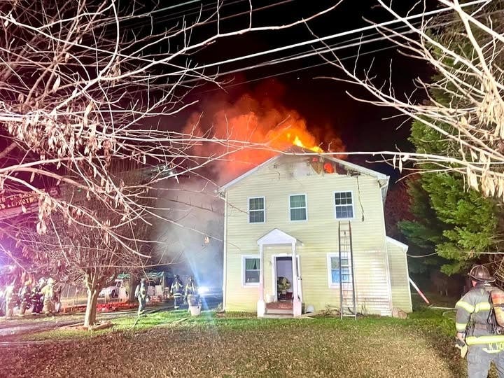 6 adults, 1 child displaced in 2 house fires