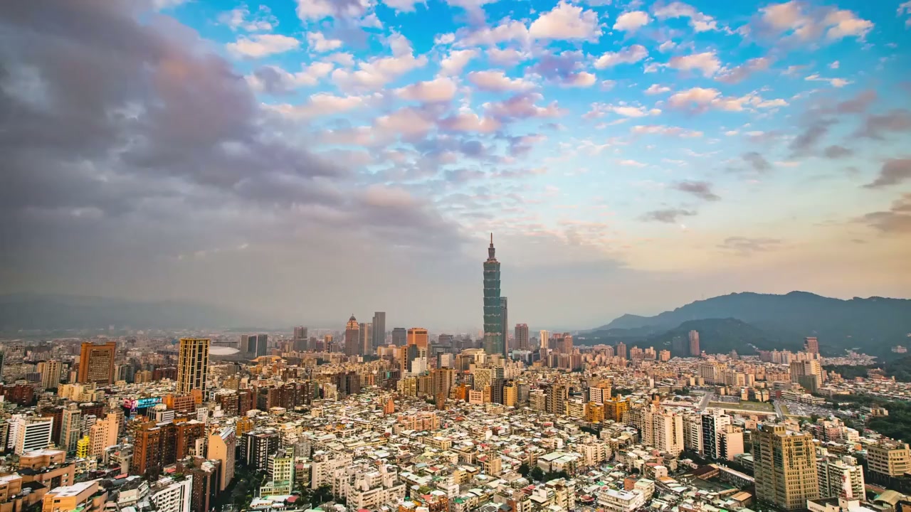 Taipei 101 skyscraper: Drone tour of the symbol of Taiwan's growth