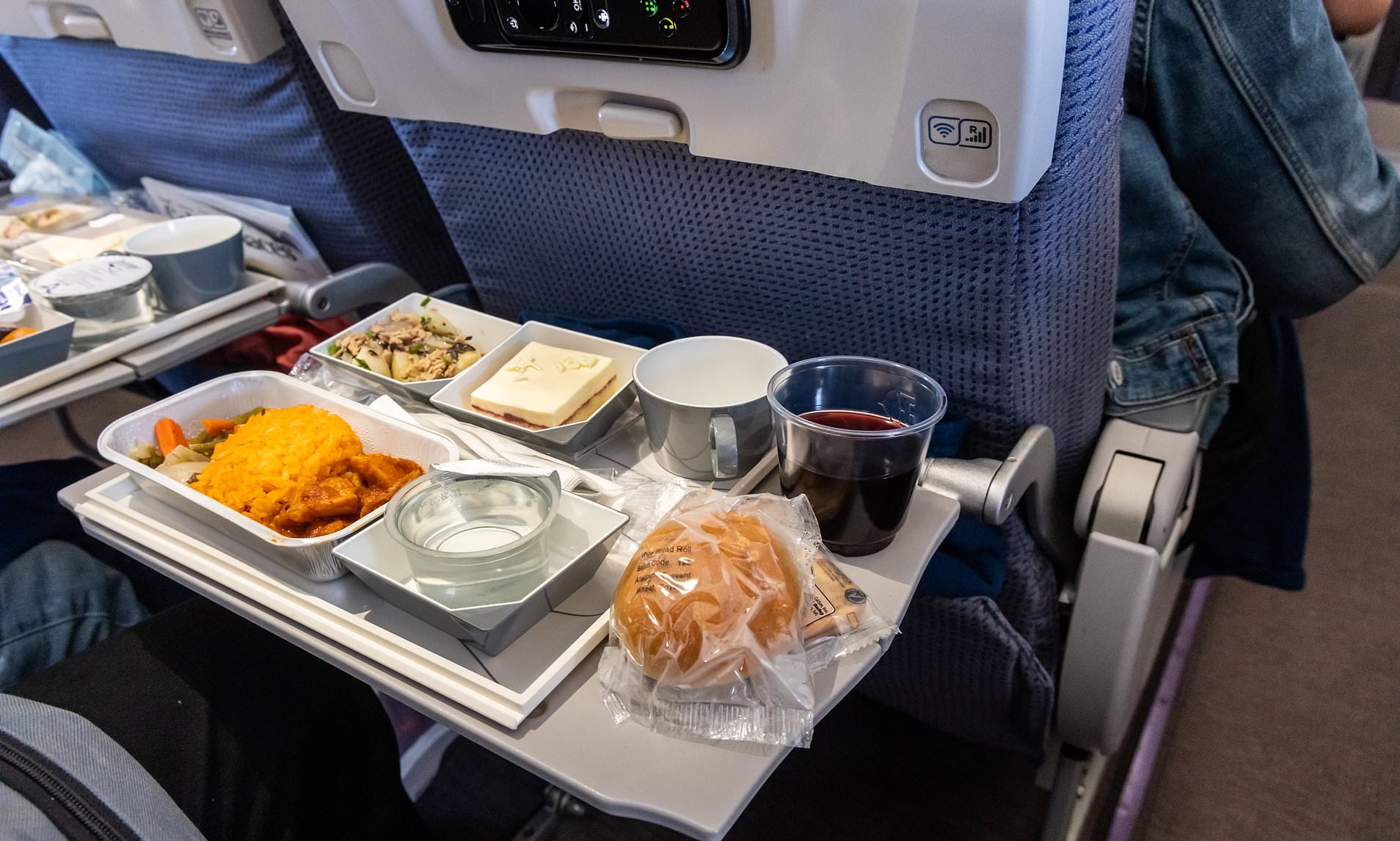 Travel experts reveal the best meals you can get on a flight