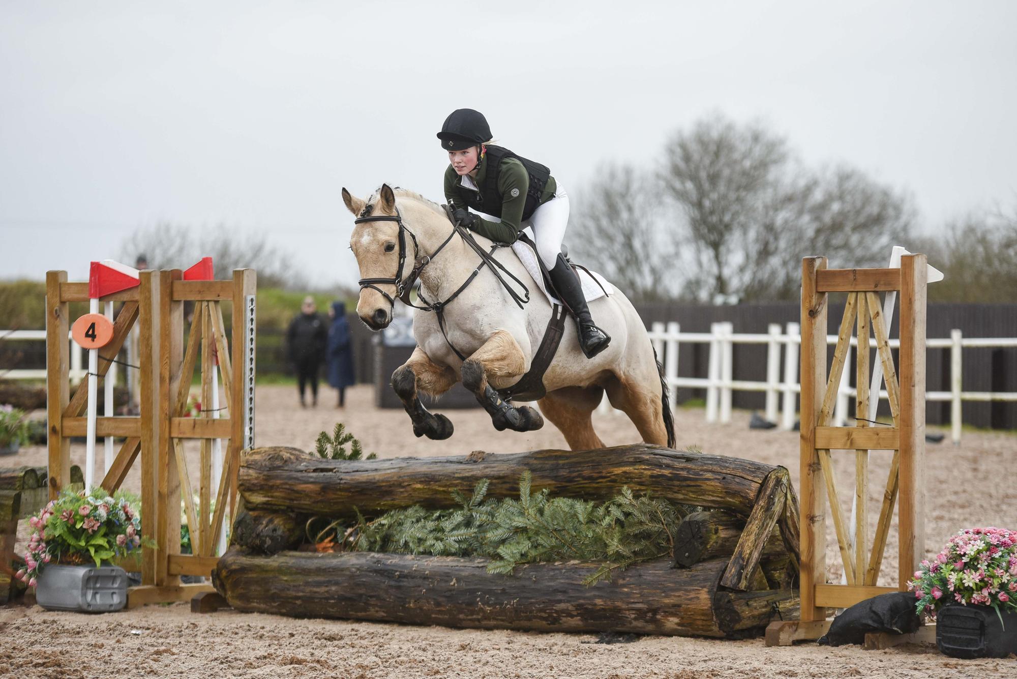 Horse Week: Isaac makes it three in a row at Baileys Horse Feeds Flexi ...