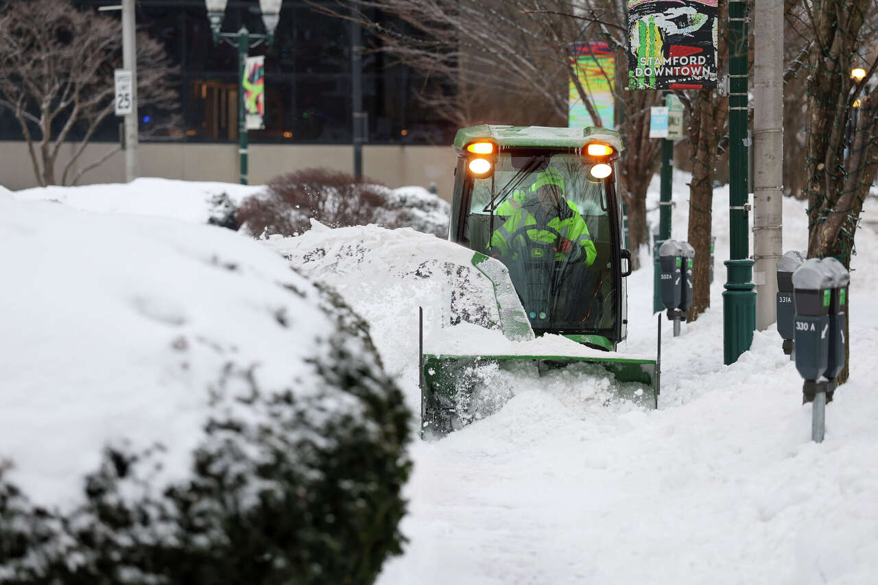 Winter storm's snow lingers in CT Monday morning. When will it end ...