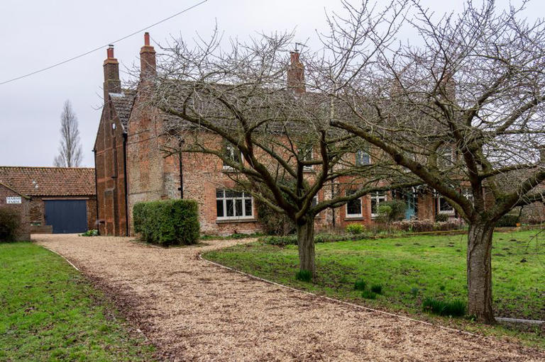 Andrew Mountbatten-Windsor throws tantrum over problem at new ...