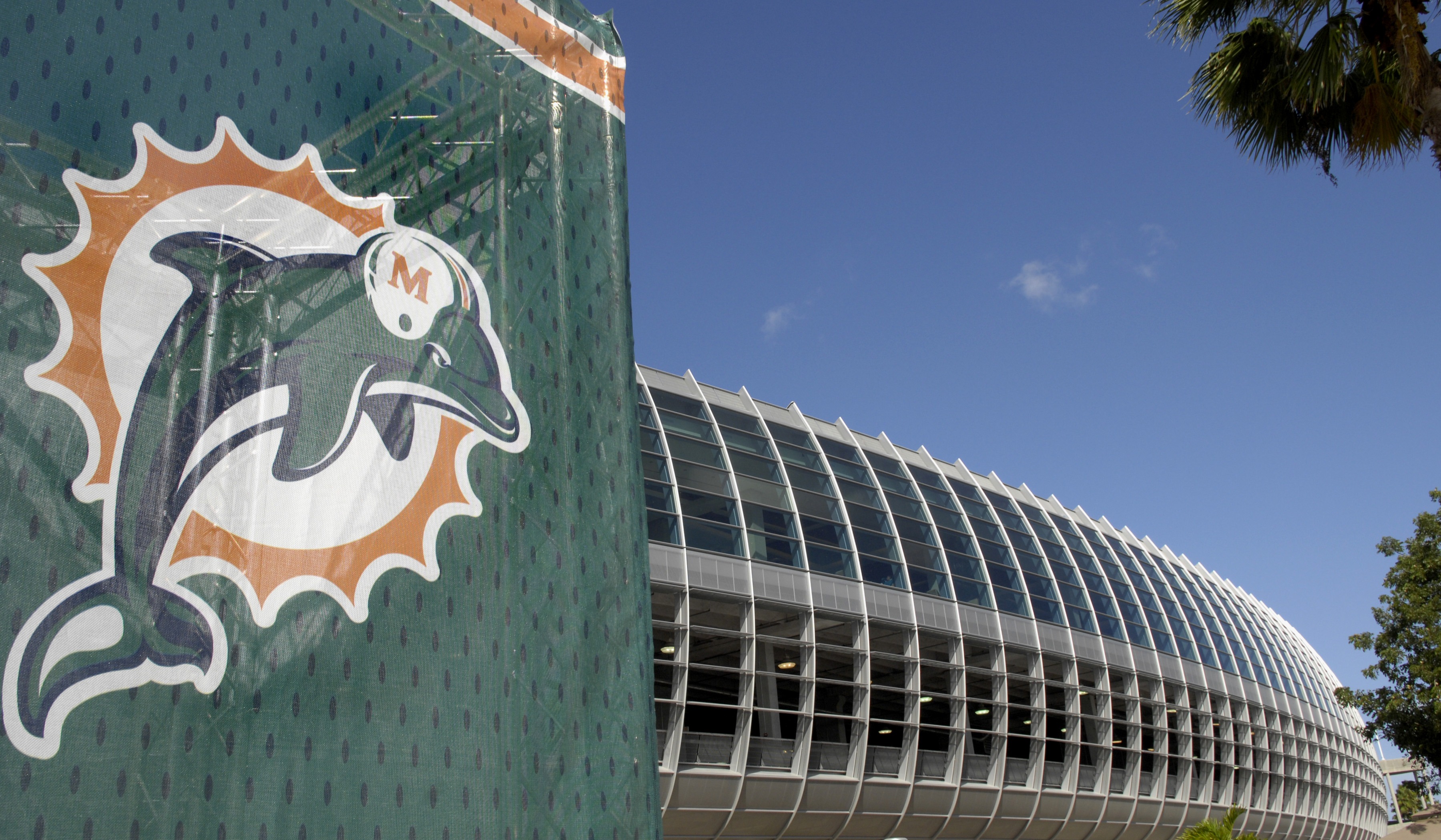 Dolphins Add New Wide Receivers Coach to New-Loo Staff