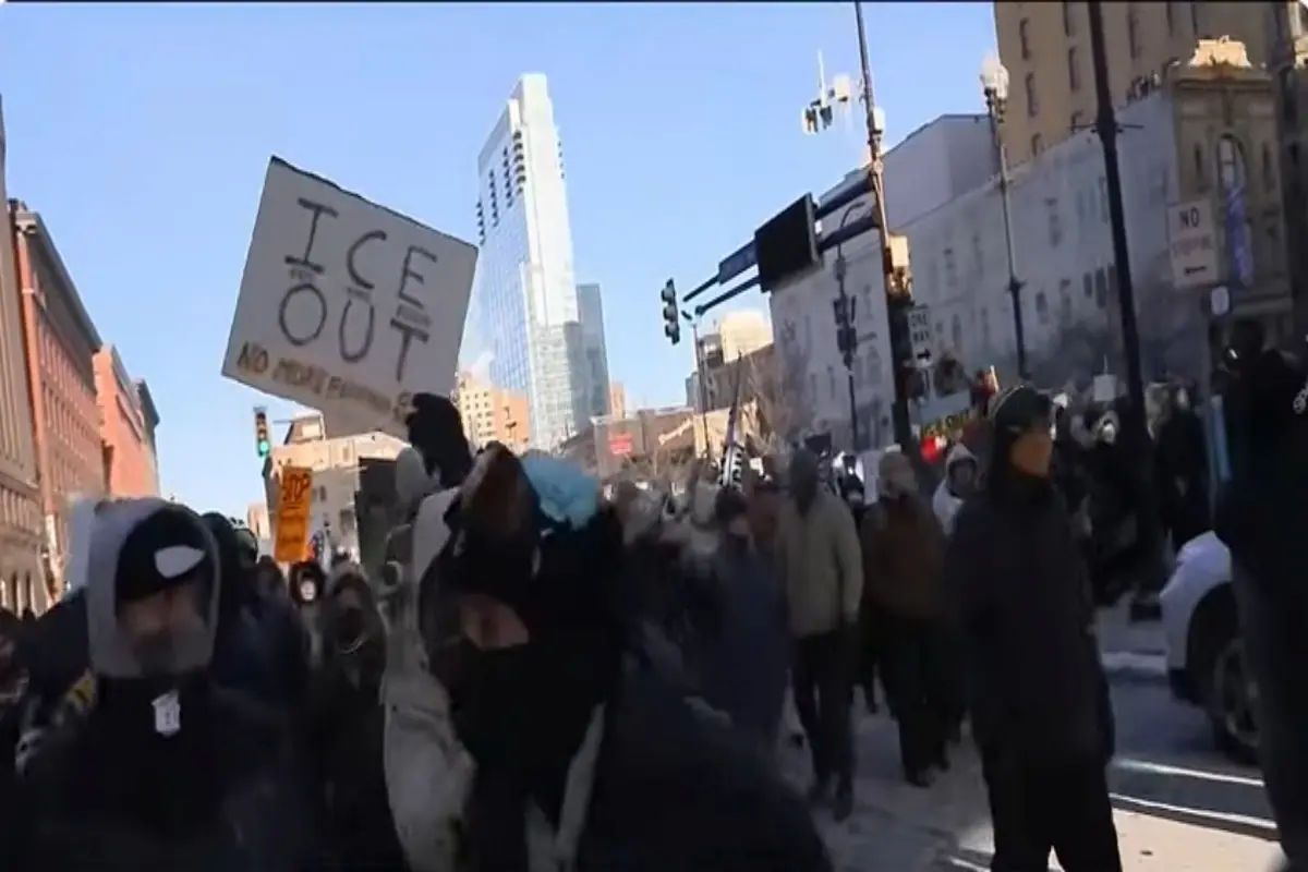 Un hombre muere tiroteado por un agente del ICE durante una operación ...