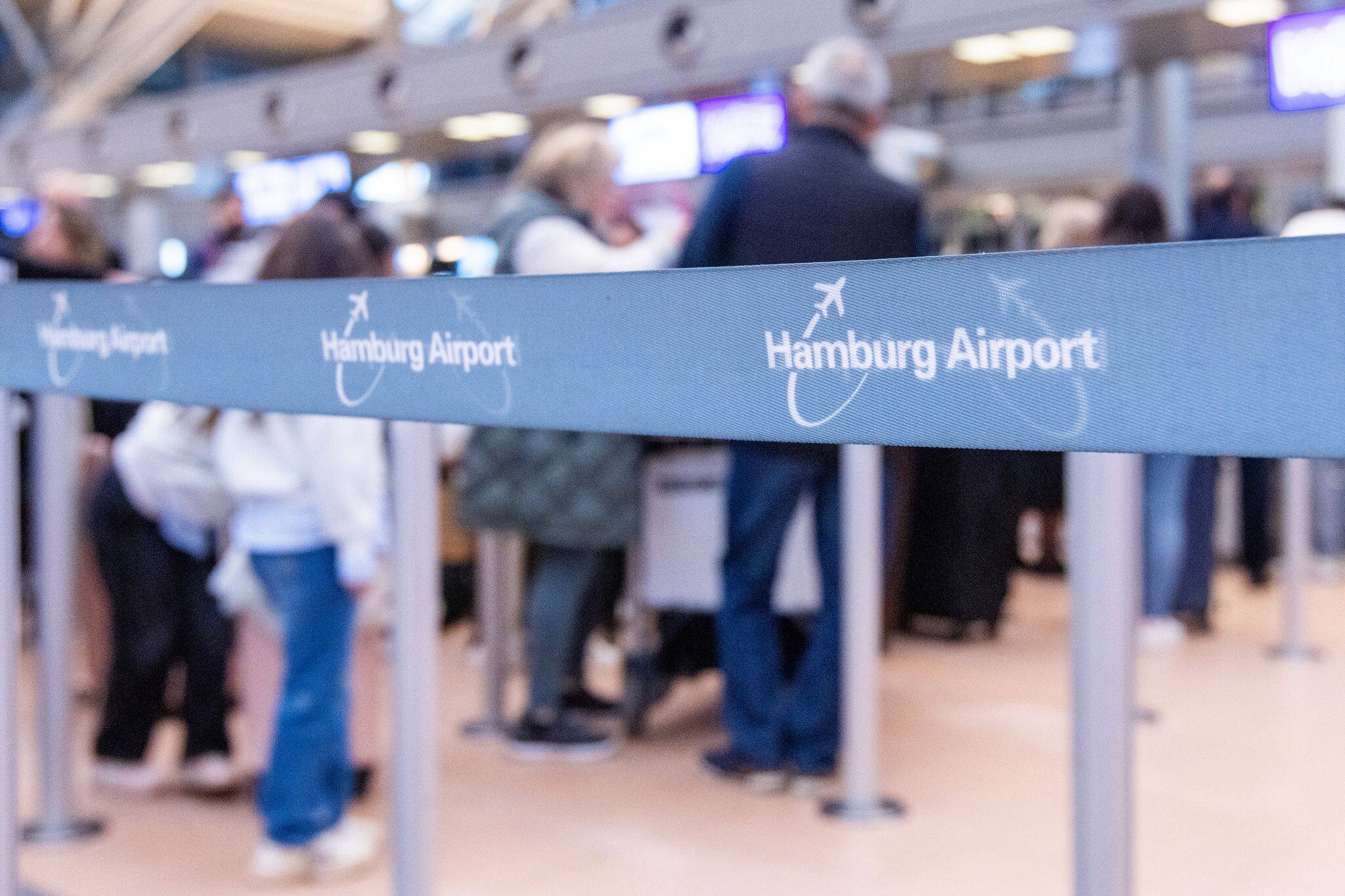 Flughafen Hamburg: Flugzeug muss wegen technischer Probleme notlanden