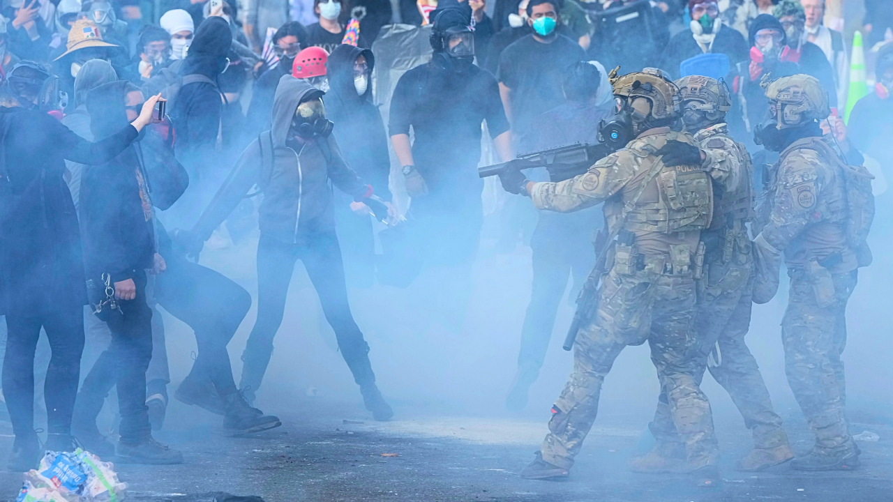 Federal agents open fire on Venezuelan gang in Portland—mayor demands ...