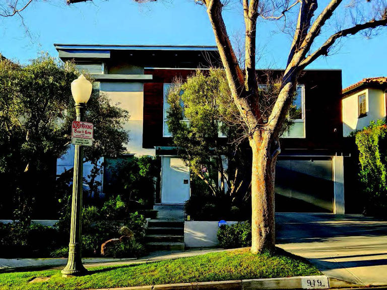 CEO of homeless nonprofit charged with defrauding LA agency