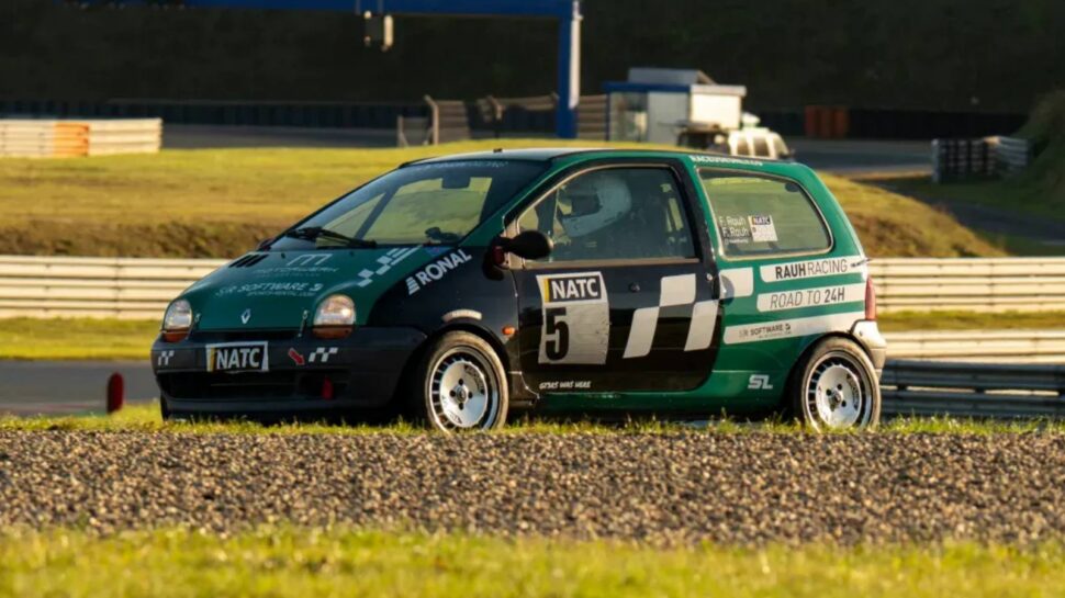 Race-Twingo van €1.000 verbannen van 24 uur van Nürburgring om drogredenen