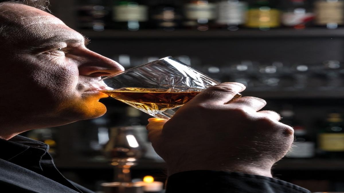 Heavy drinking can dramatically raise your risk of colon cancer, new ...