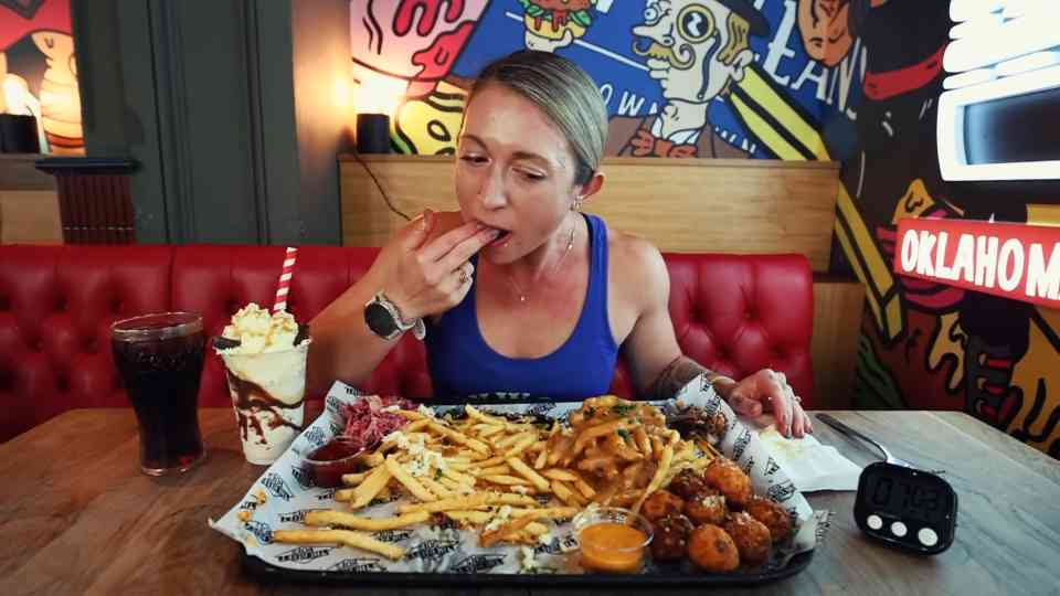 Woman Attempts 6lbs Food Food Challenge - The Burger Platter That ...
