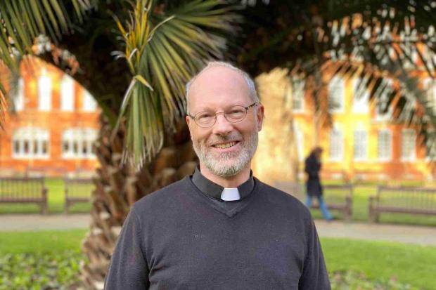 Senior Oxford University priest resigns after grooming allegations