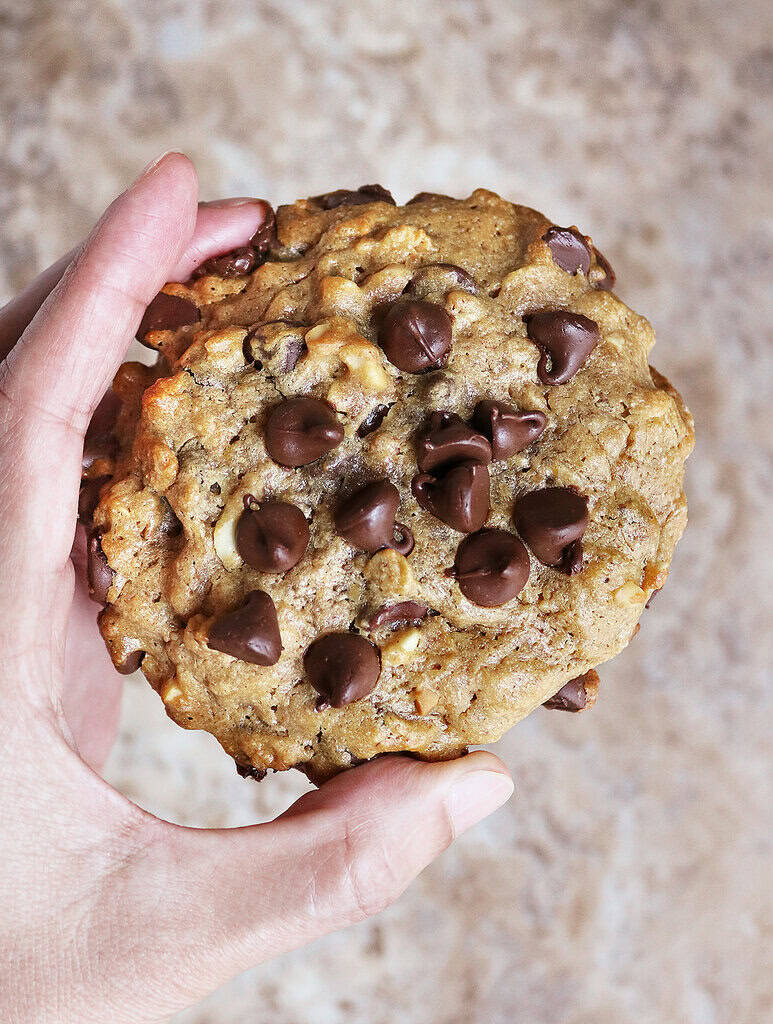 Easy collagen cookies with peanut butter and chocolate (flourless)