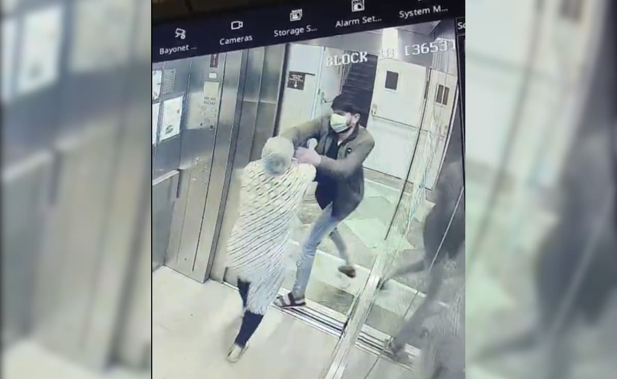 Woman employee at AIIMS Bhopal robbed inside hospital lift