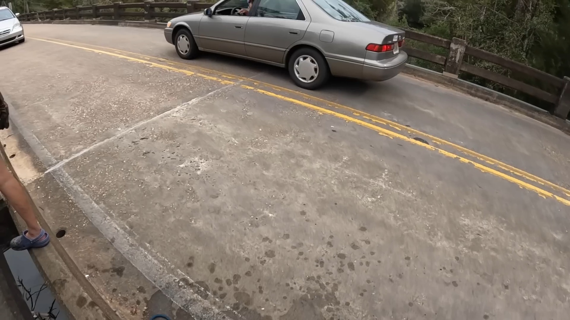 This drive-by Karen turned a simple cleanup into a public scene