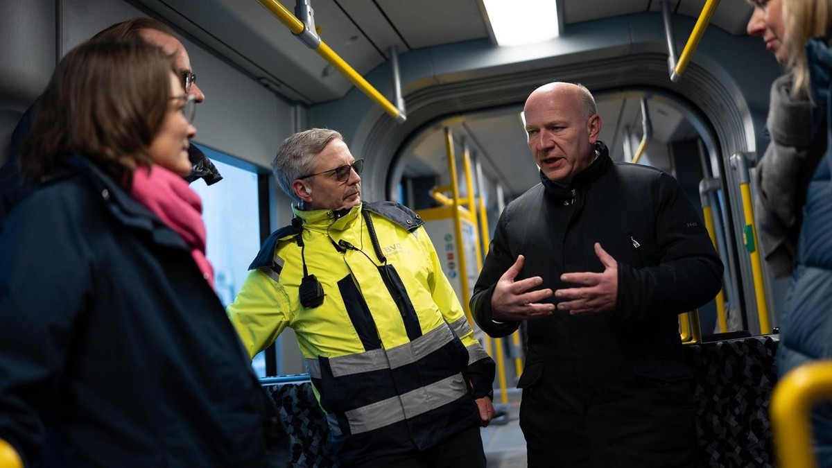 Erste Trams in Berlin fahren wieder – Probleme bei der BVG ...
