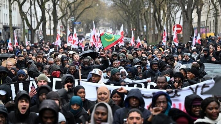 Thousands protest in Paris over death of Mauritanian migrant in police ...