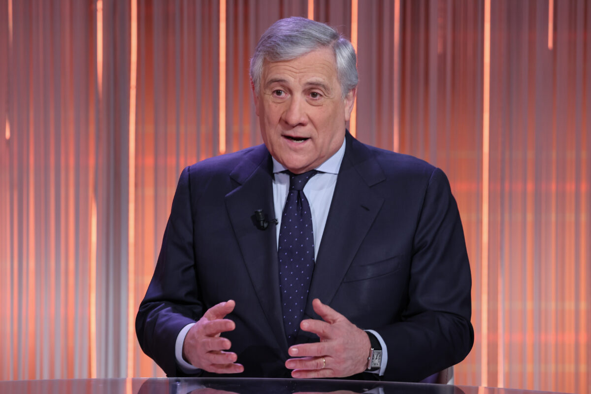 Minneapolis, Alex Pretti ucciso dall'ICE. Tajani: "Tra arrestare e ...
