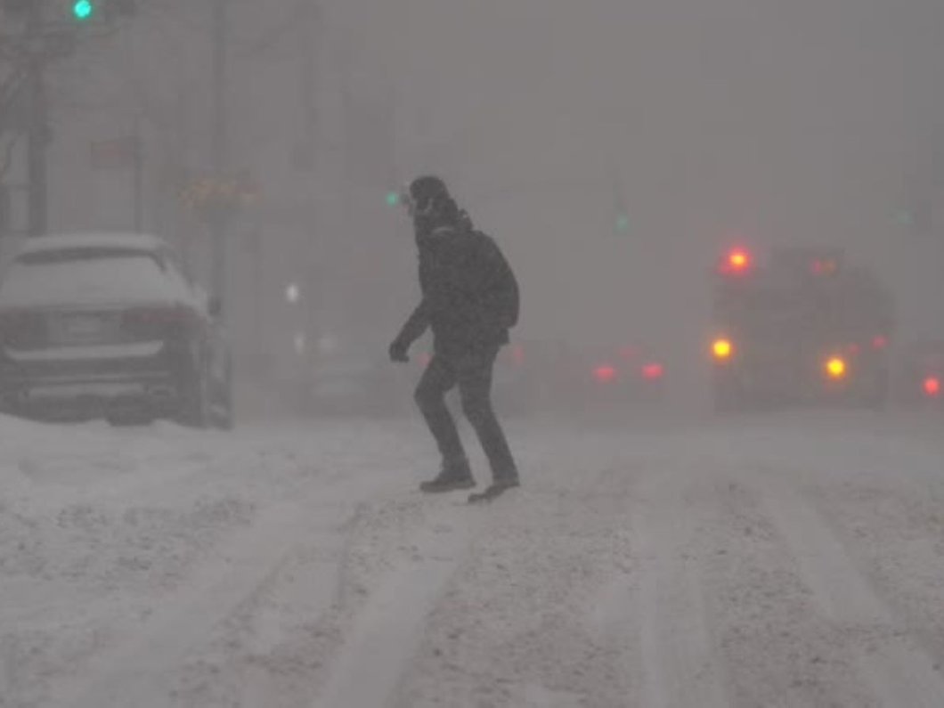 US: Snowstorm causes chaos as Trump casts doubt on climate change