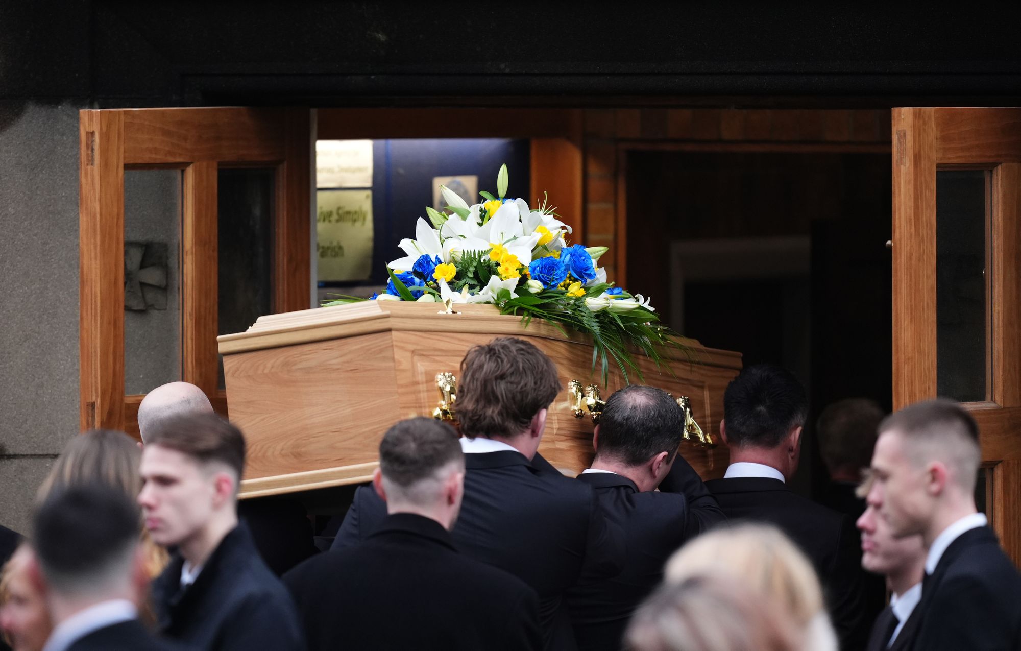 Watch as funeral procession for Leeds United legend Terry Yorath ...