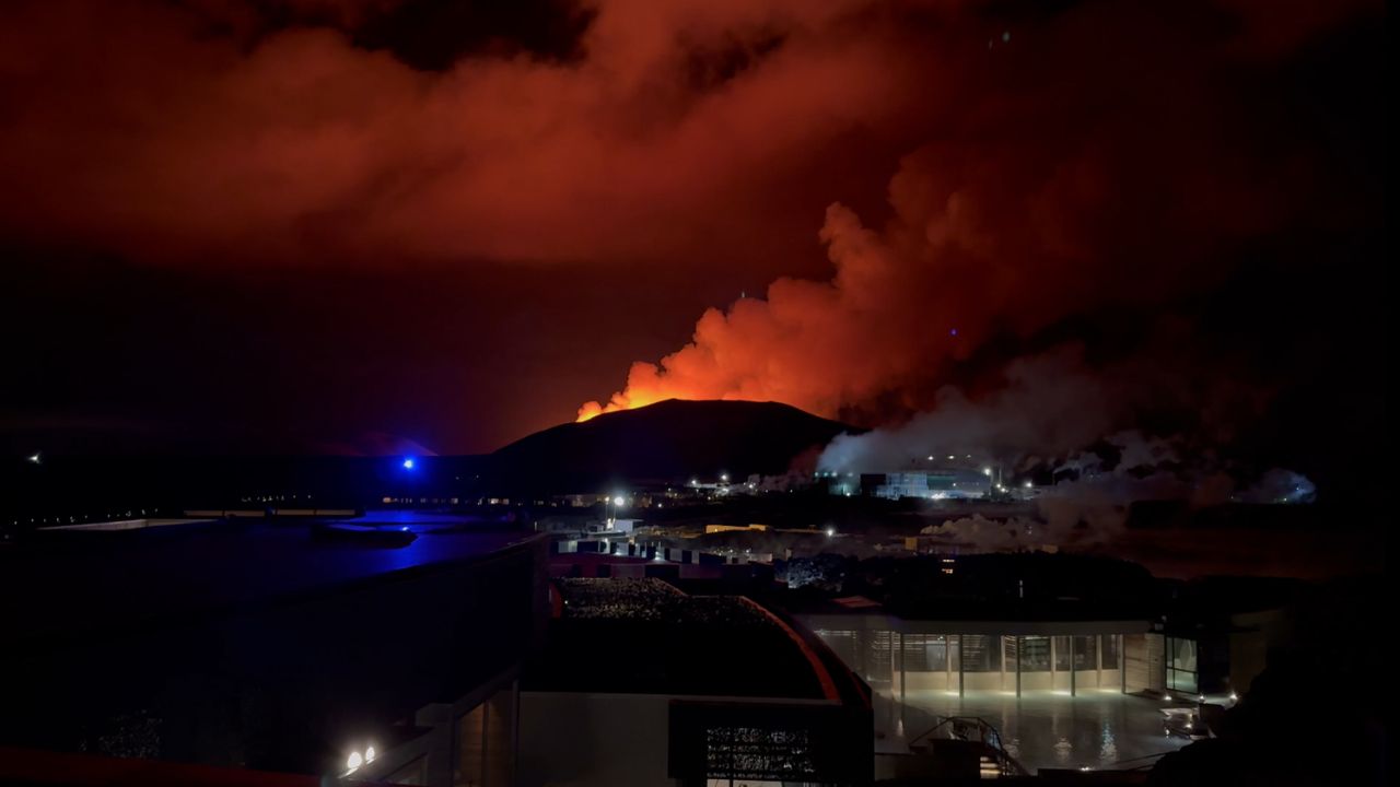 Blue Lagoon offers stunning view of volcanic eruption on Reykjanes ...