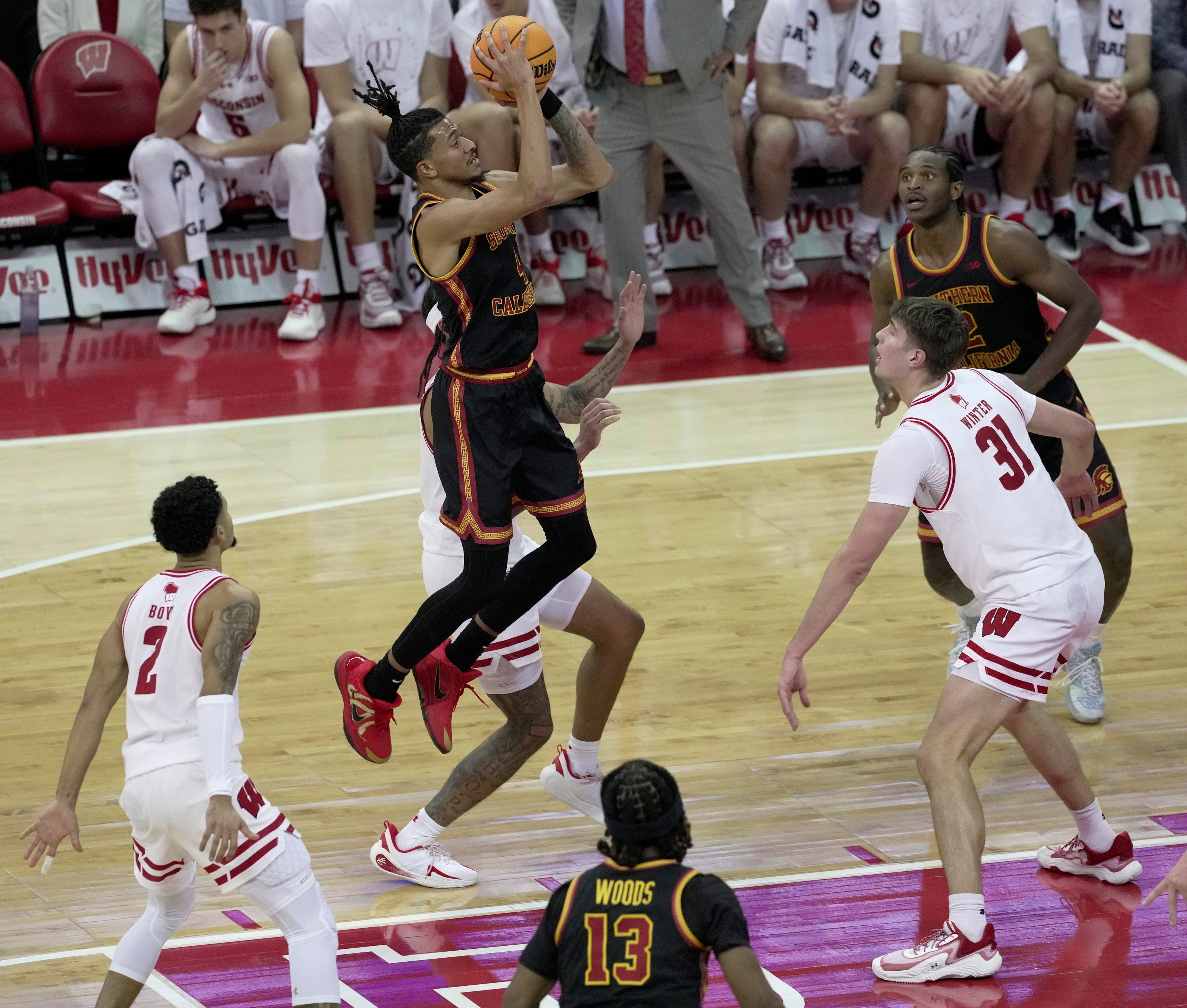 USC basketball teams have mixed day as men win, women lose