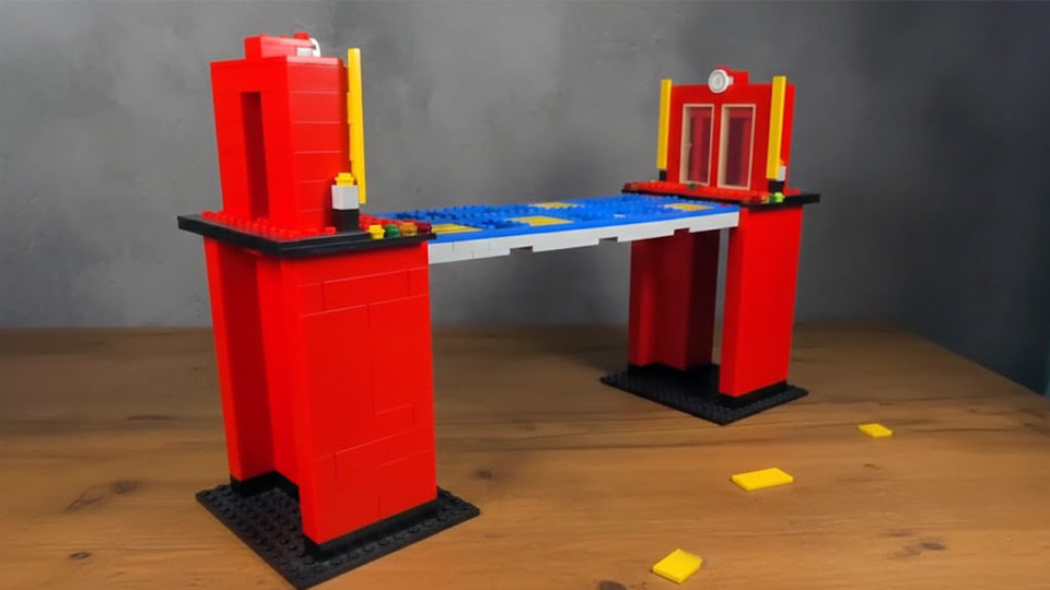 I built the Squid Game glass bridge in LEGO