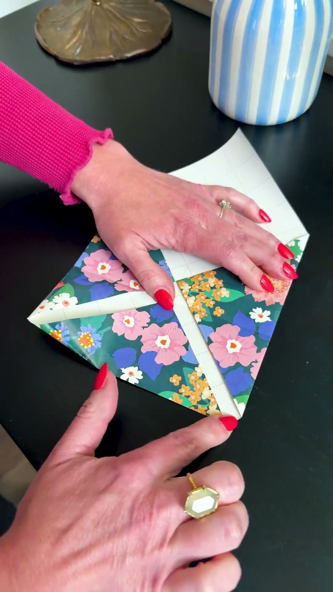 Easy envelope! 💌 Personalized handmade way to gift #gifting #papercraft ...