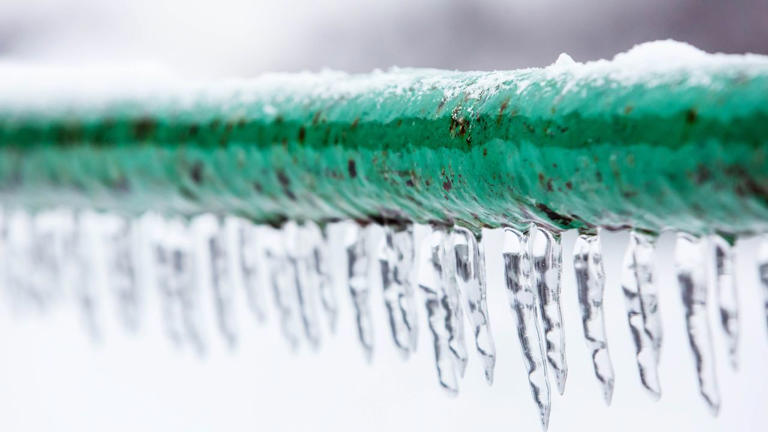 5 signs that your pipes have frozen — take note of these signals
