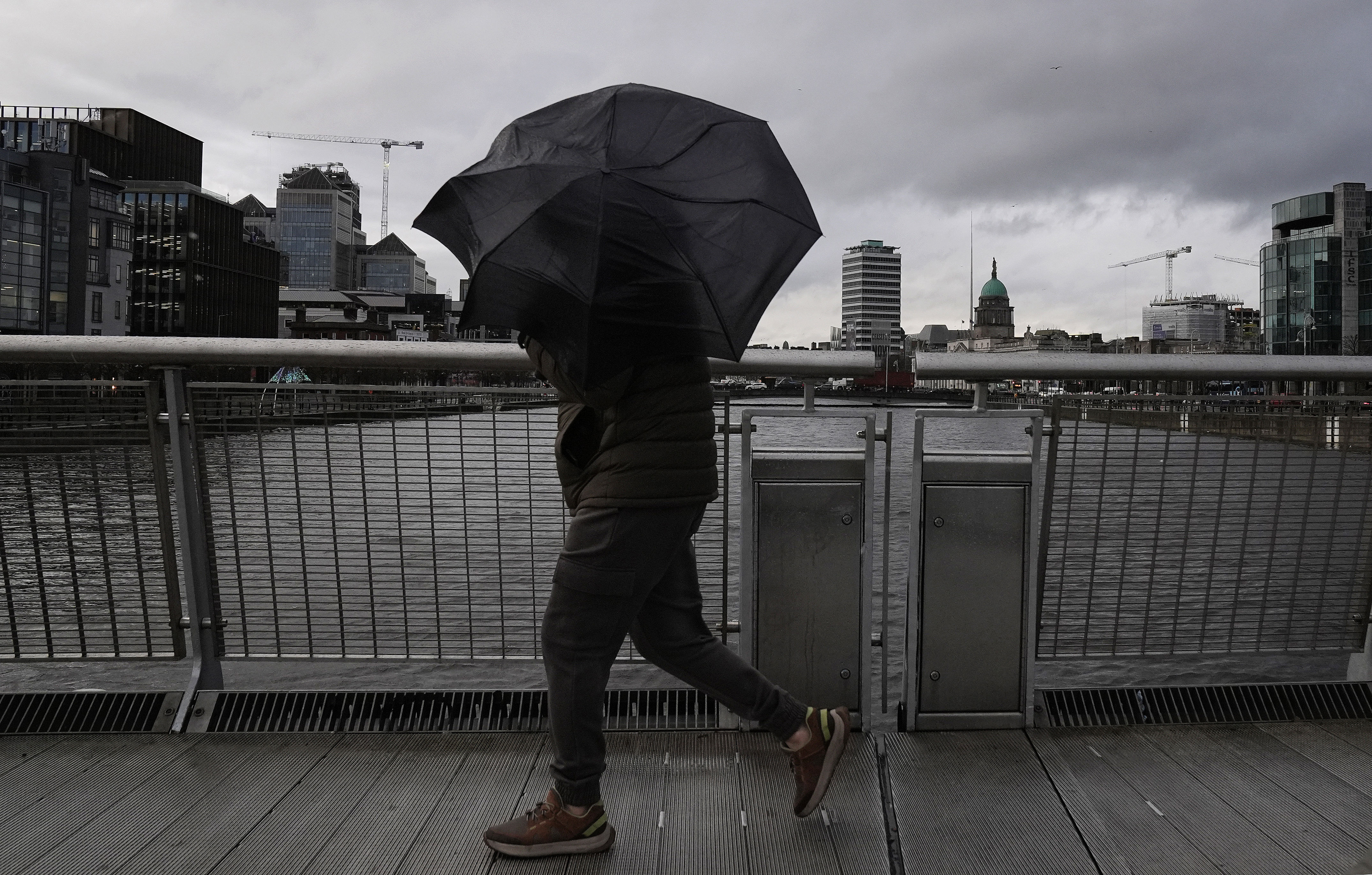 Storm Chandra to bring 'very strong winds' to Ireland