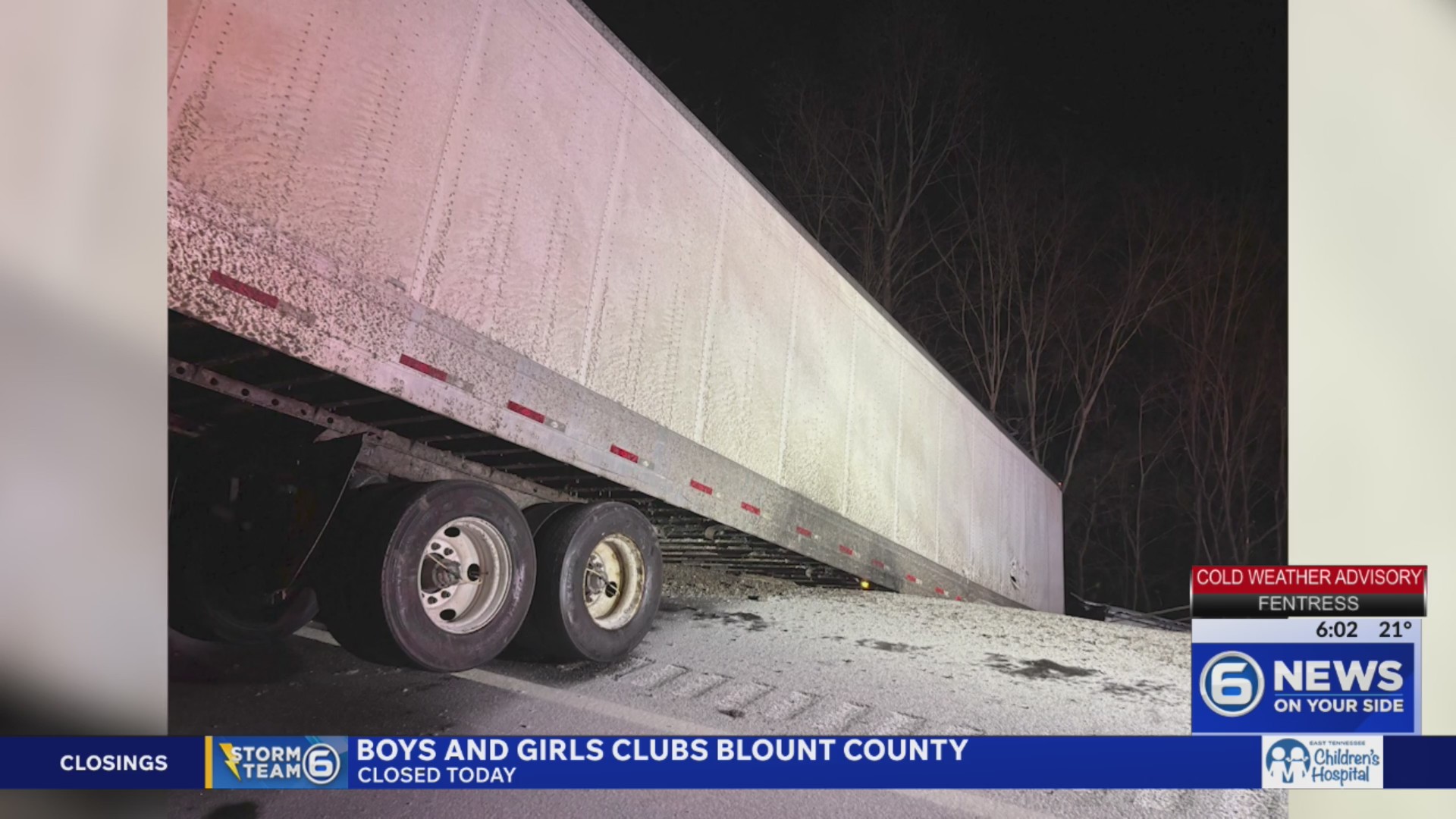Tractor-trailer crashes off I-75 in Campbell County