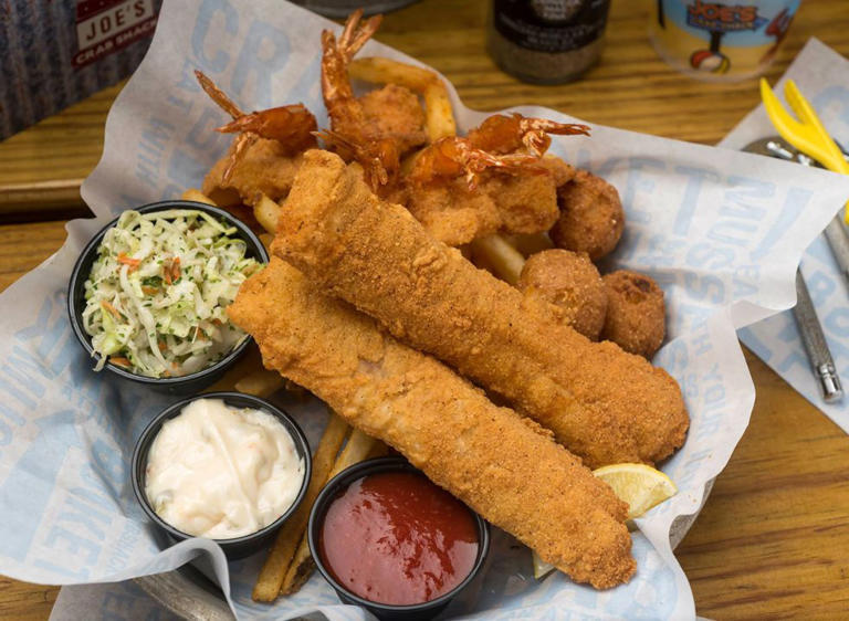 5 chain restaurants with the best crispy fried fish and hushpuppies