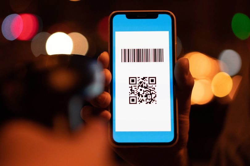 Warning issued to Android and iPhone users as 26 million duped by fake ...