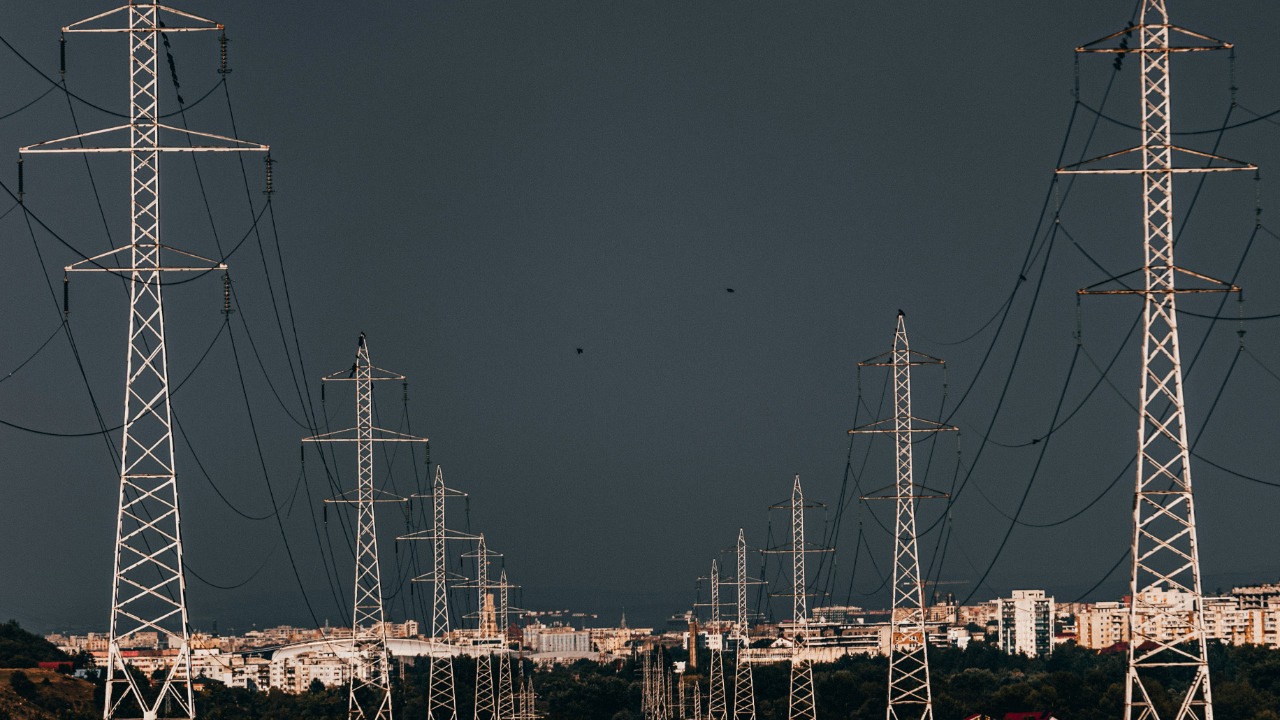 Power grid alert: 5 states face blackout risk in 2026, experts warn