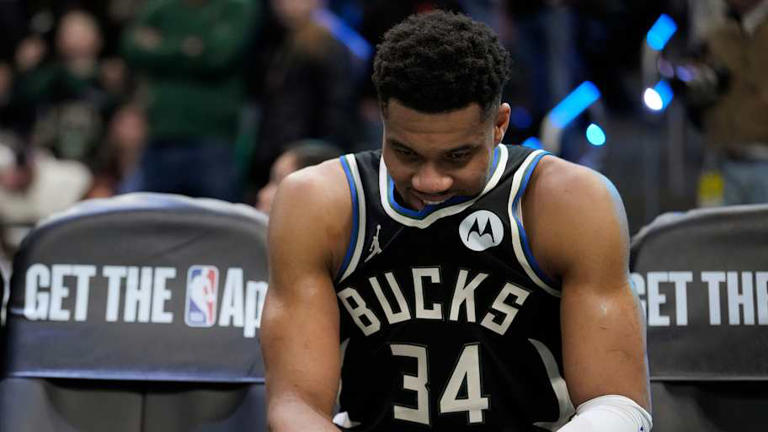Giannis delivers crushing news to Bucks fans at the worst-possible time