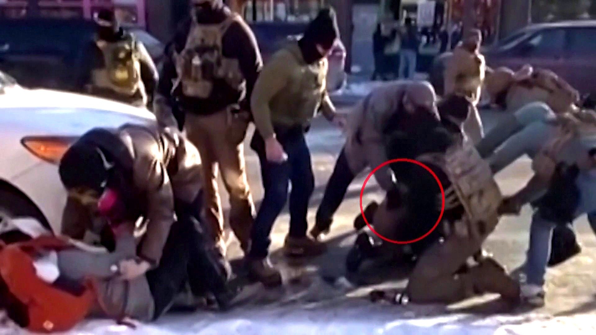 Video appears to counter federal accounts of Alex Pretti shooting