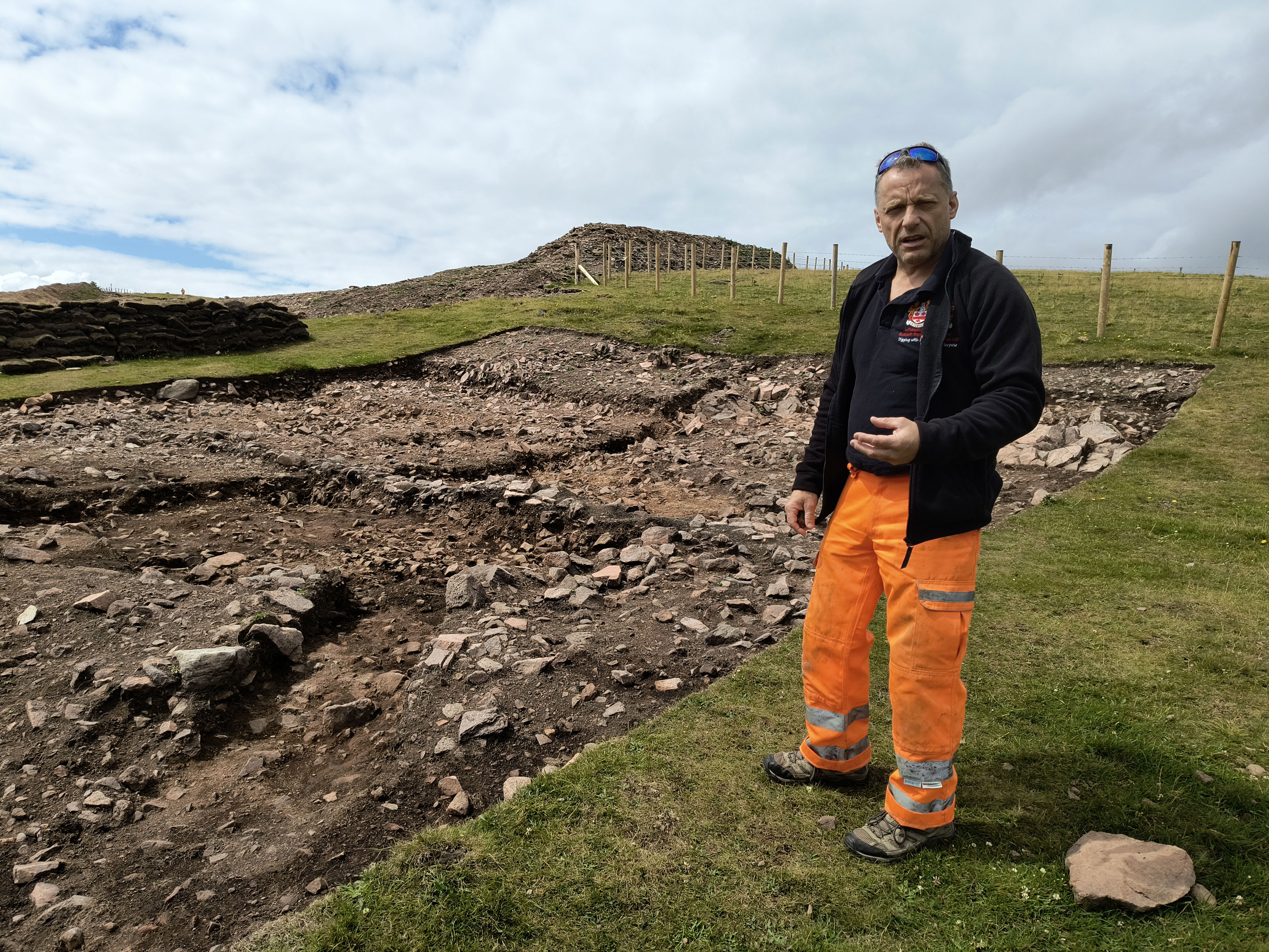 We've found an amazing 4,000-year-old Bronze Age site at our ...