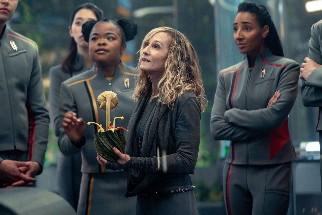Holly Hunter says she loved being barefoot in new "Star Trek" role: 'I ...