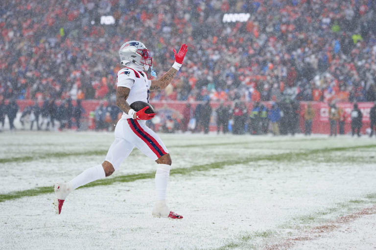 Christian Gonzalez, Brady Russell to represent Buffs in Super Bowl LX