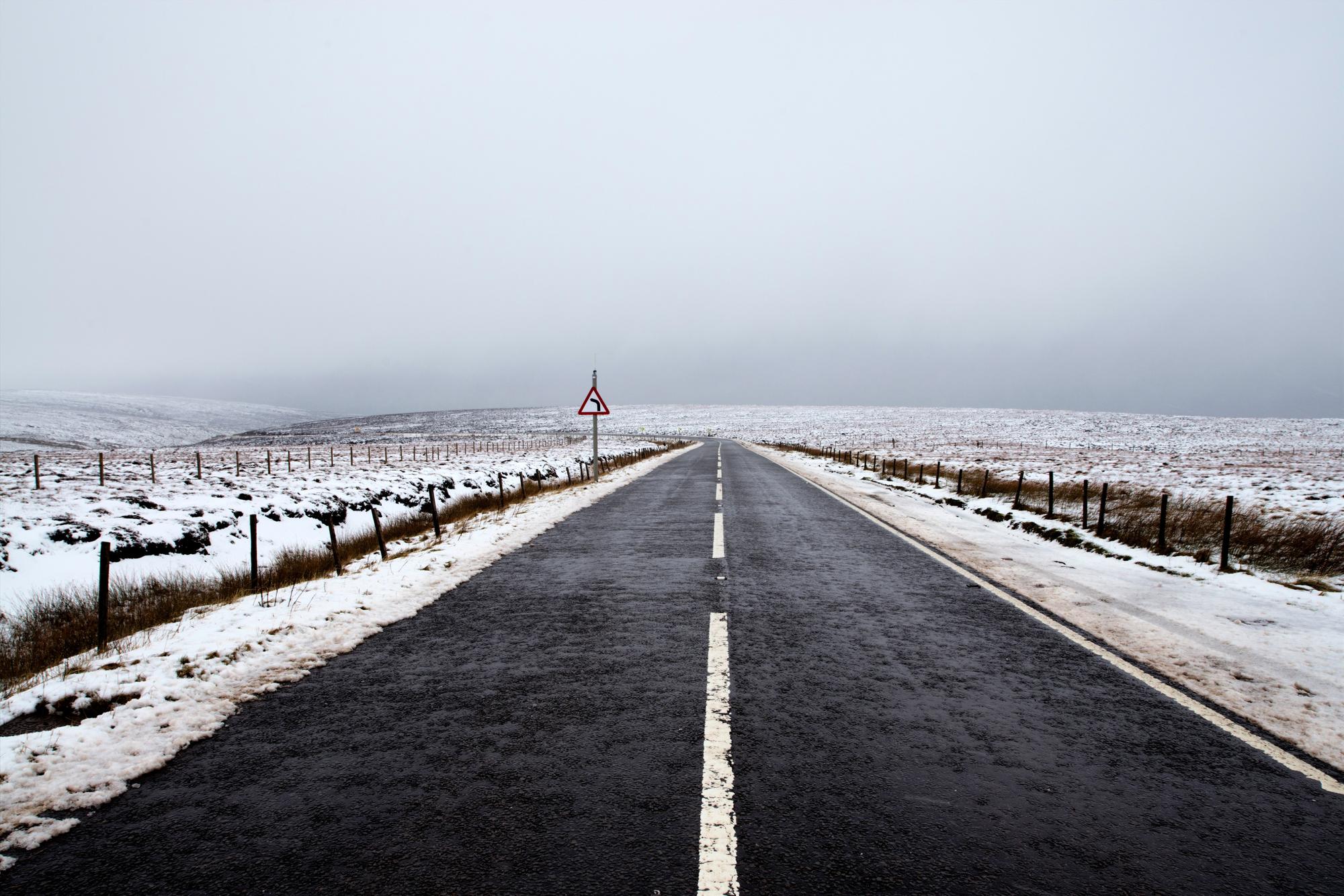 Peak District snow warning issued to motorists – with potential for up ...