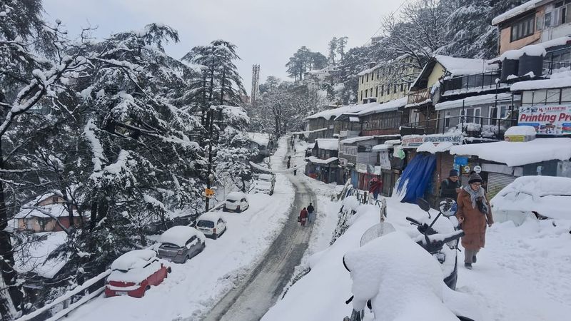 Met office predicts heavy snowfall, rain in Himachal Pradesh on Tuesday