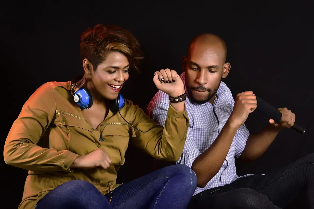 10 relationship signals that matter after the first spark
